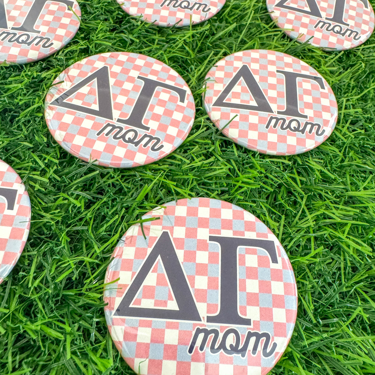 Delta Gamma Mom Button – Rush Greek Gifts